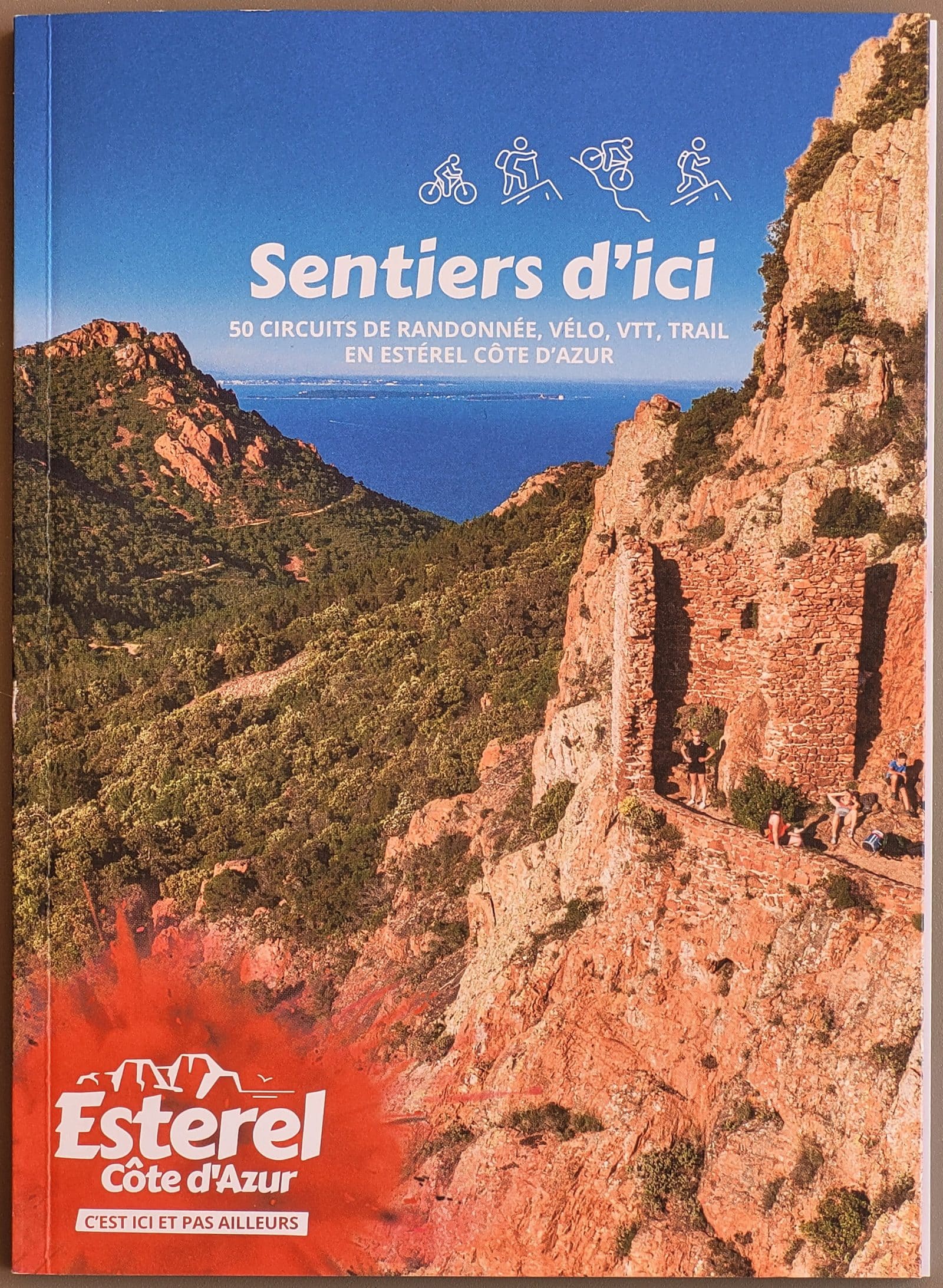 A découvrir : ce guide de 50 circuits de randonnée - CAP ESTEREL ASCAPE